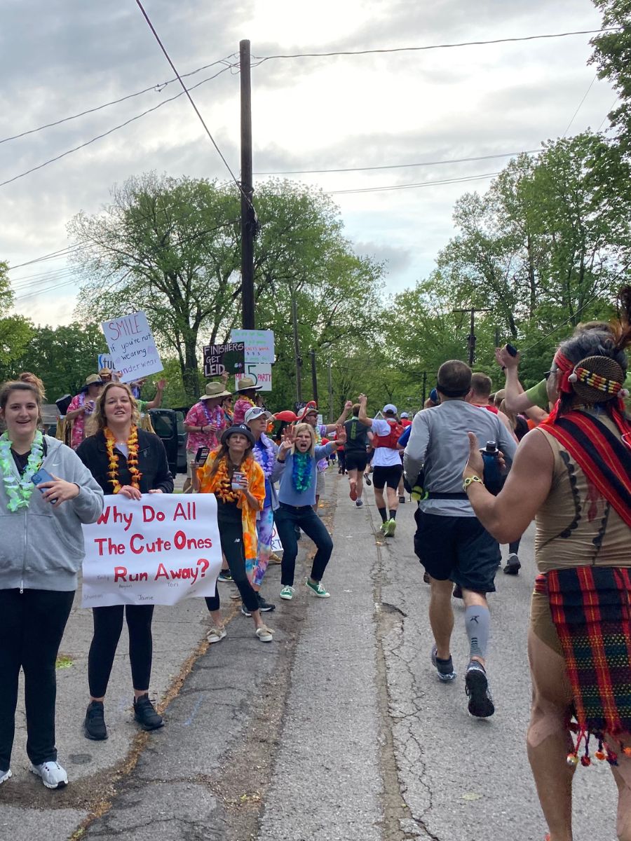 135 Hilarious Marathon Sign Ideas for a Memorable Run